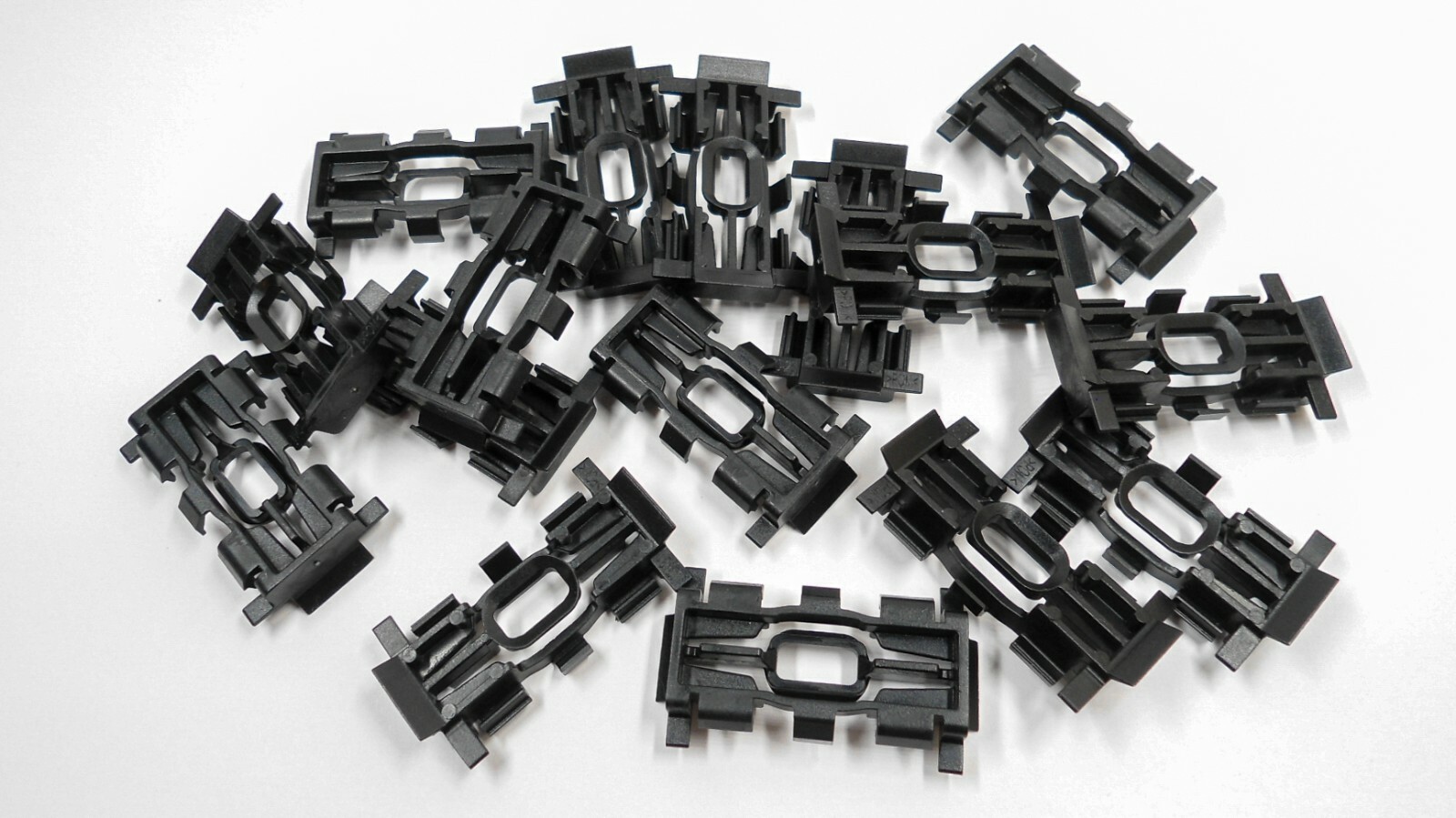 SET OF 16 ROOF MOLDING CLIPS! FITS '14 & UP GM TRUCKS SUBURBAN YUKON ...