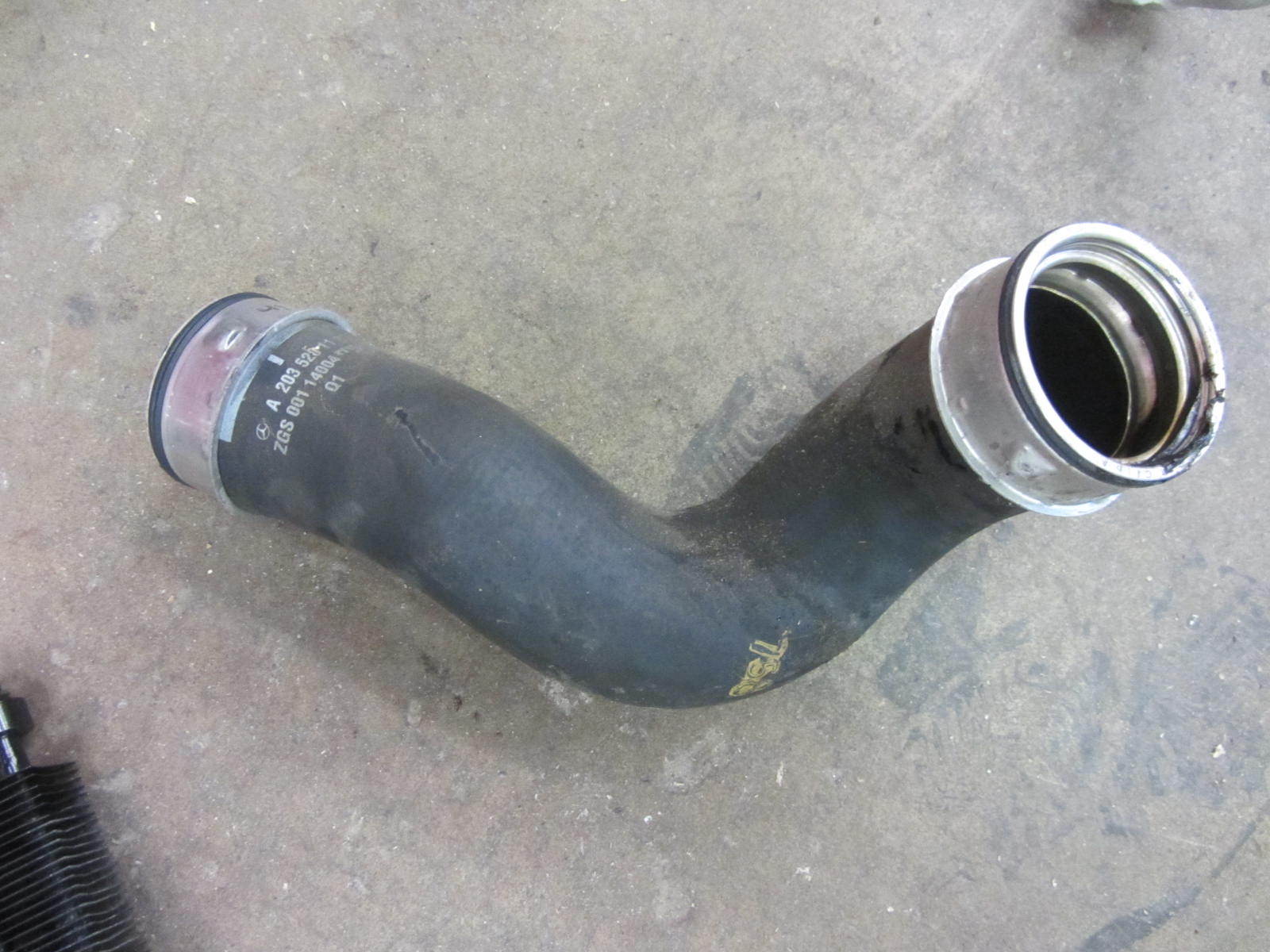 Mercedes 02 03 04 05 W203 coupe oem C230 intercooler hose 2035281182 ...