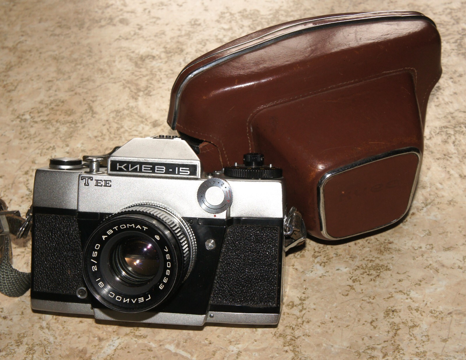 KIEV-4A 4 ロシアソ連 35mm カメラ 木星 8m 50mm f/2レンズ(中古品)