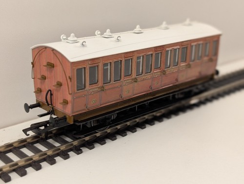 Hattons OO Gauge 4T Coach B – GNR Lined Teak (Split from Pack H4-46Pack ...
