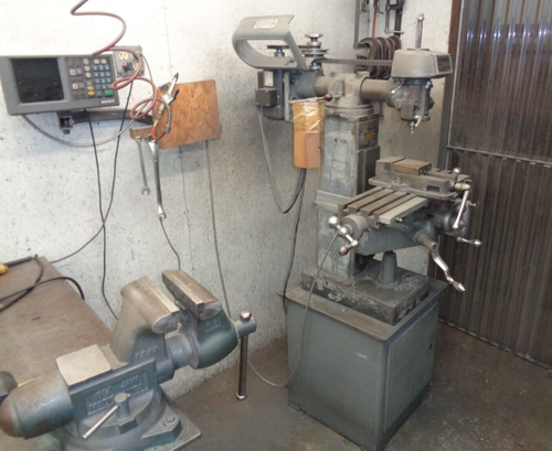 CLAUSING -ATLAS # 8520 MILLING MACHINE 110Volt Hooked up to power and ...