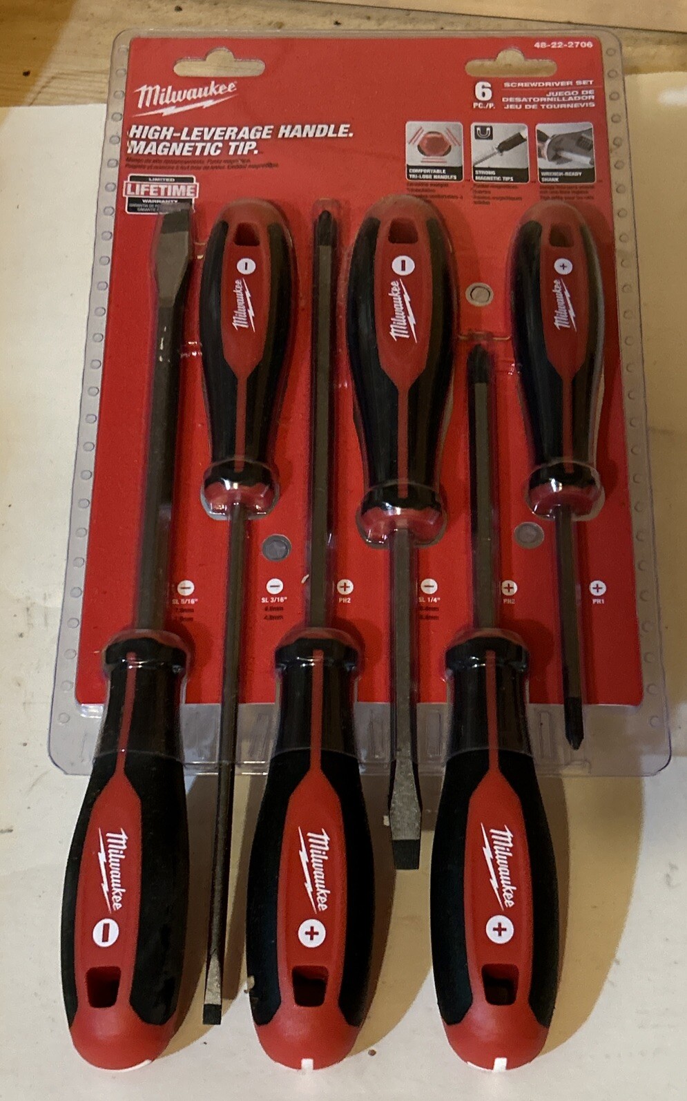 Milwaukee 6 Piece Screwdriver Set - Black/Red (48-22-2706) Brand New ...