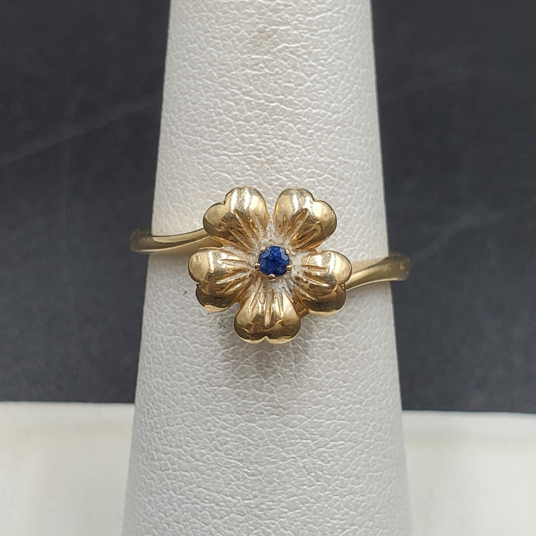 14k Yellow Gold Flower Ring W/ Sapphire- Size 6 - Gem