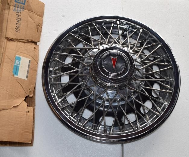 NOS 1983 1984 PONTIAC PHOENIX SIMULATED LOCKING 13" WIRE WHEEL COVER ...