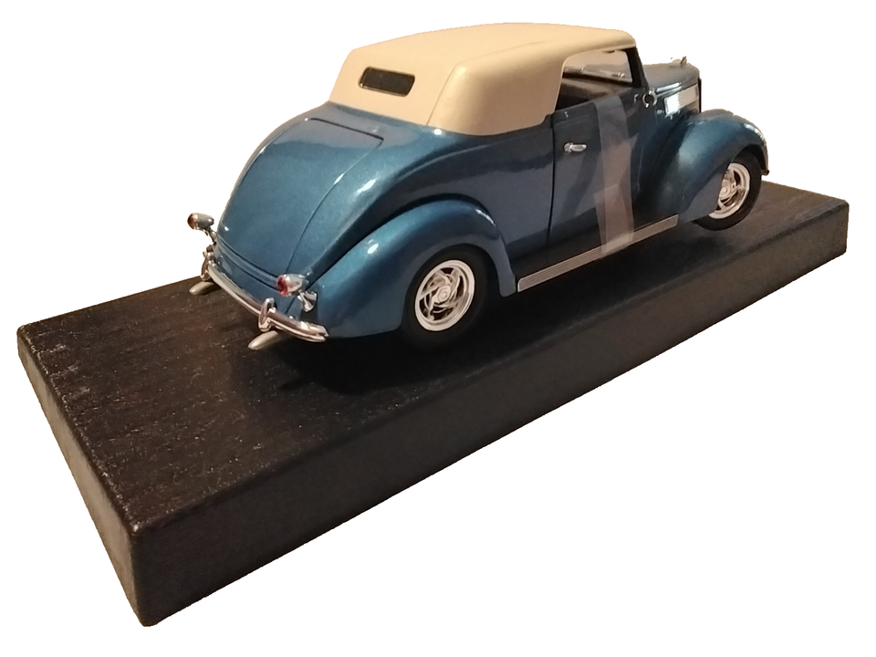 Fairfield Mint 1:18 diecast 1937 Ford Cabriolet *RARE* Top Up Blue ...