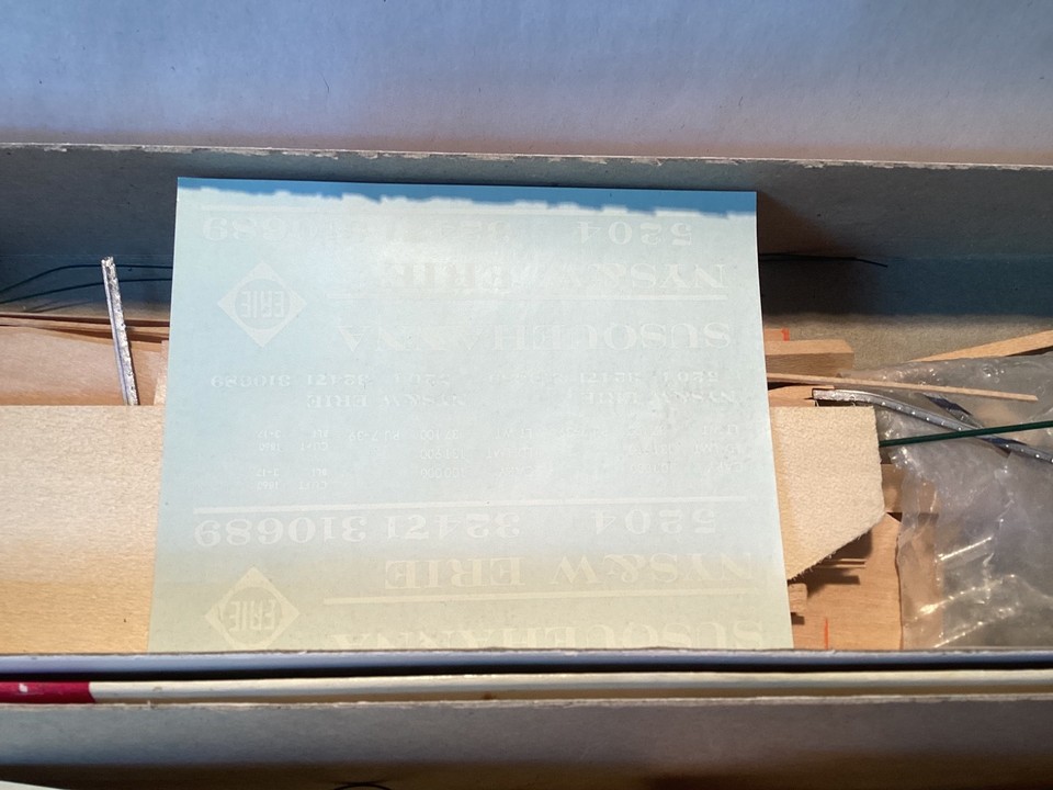 2 Vintage Ambroid O scale kits #0-22 #0-17 Santa Fe caboose ERIE 3-bay ...