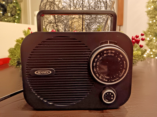 Jensen MR-550 Mini Portable AM/FM Radio Black With AUX Line-In ...
