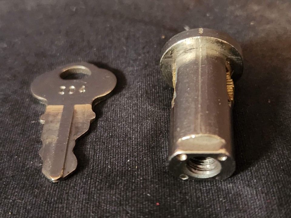 REPLACEMENT LOCK and KEY FOR OAK ACORN GUMBALL/PEANUT MACHINE- 020 | eBay