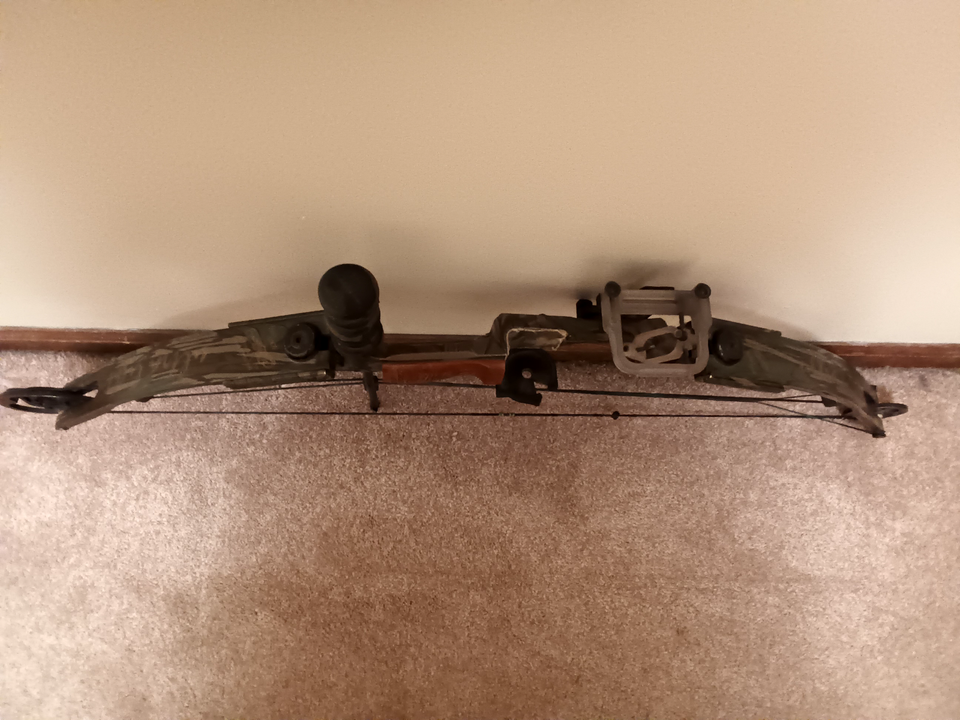 Vintage Matthew Solo Cam Ultra Light Bow with Savage Pendulum Sight | eBay