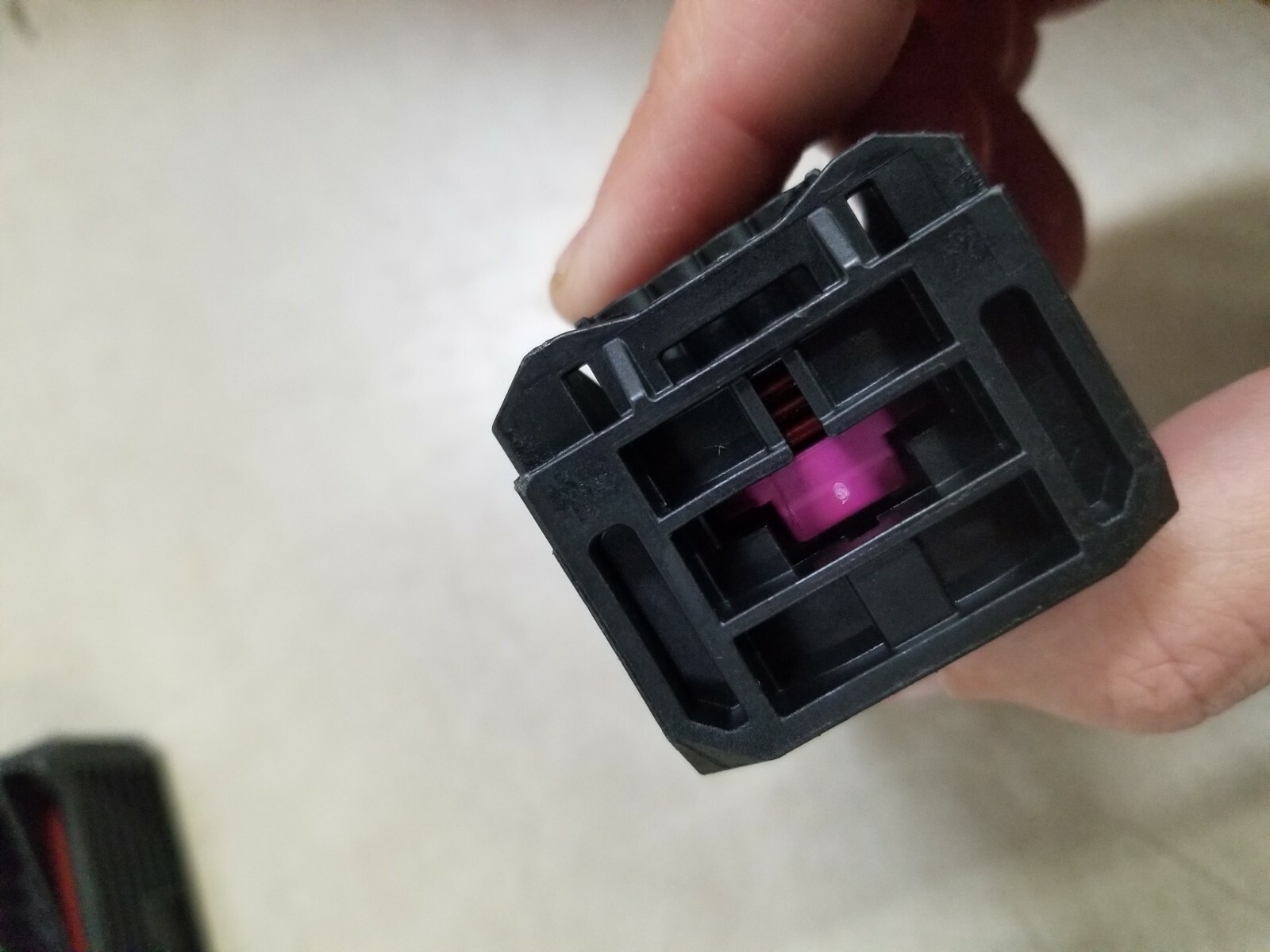 Delphi Pbt-gf20 4 Pin Connector