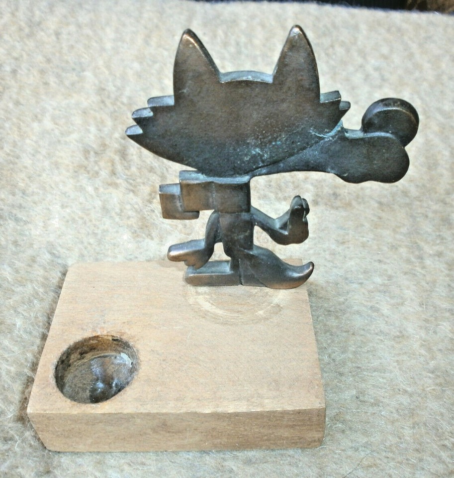 🔴OLYMPIC 1984 SARAJEVO, VUCHKO Mascot Metal figure on the pedestal of ...