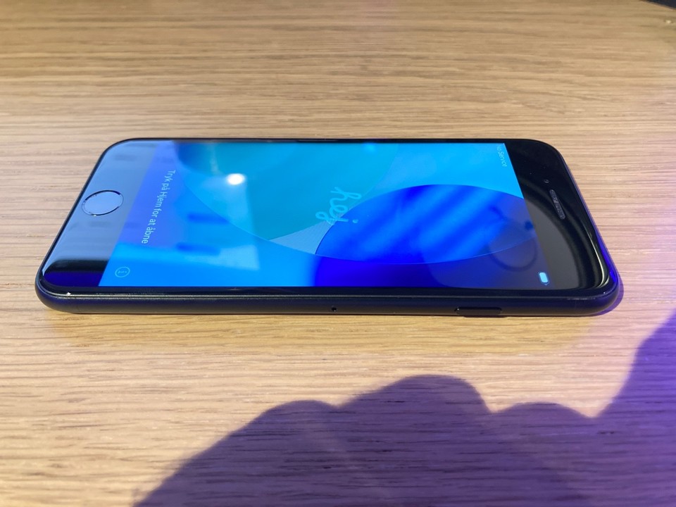 Apple iPhone SE 2nd Gen, 64GB, Midnight, iOS 26.2, GRADE A, 93% Battery ...