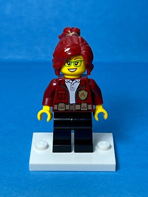 LEGO City Town Fire Minifig #60231 - Freya McCloud Fire Chief - cty1012 ...