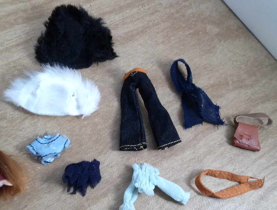 Lot of Lil' Bratz Dols Clothes Shoes Spring Break Beach Bike Early 2000 ...
