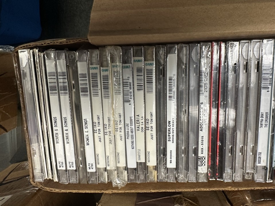 Lot of 30 Assorted CDs MIX ALL Genres Artwork+Case RANDOM BUNDLE ...