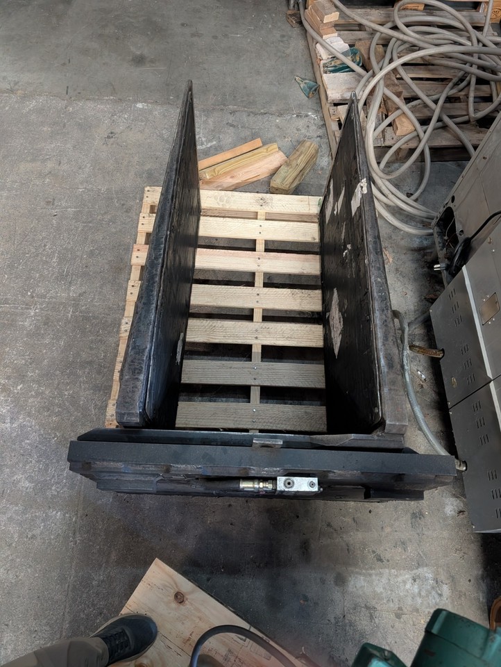 Rightline 2500lb Carton Clamp Forklift Bale Hydraulic Attachment LG25C ...