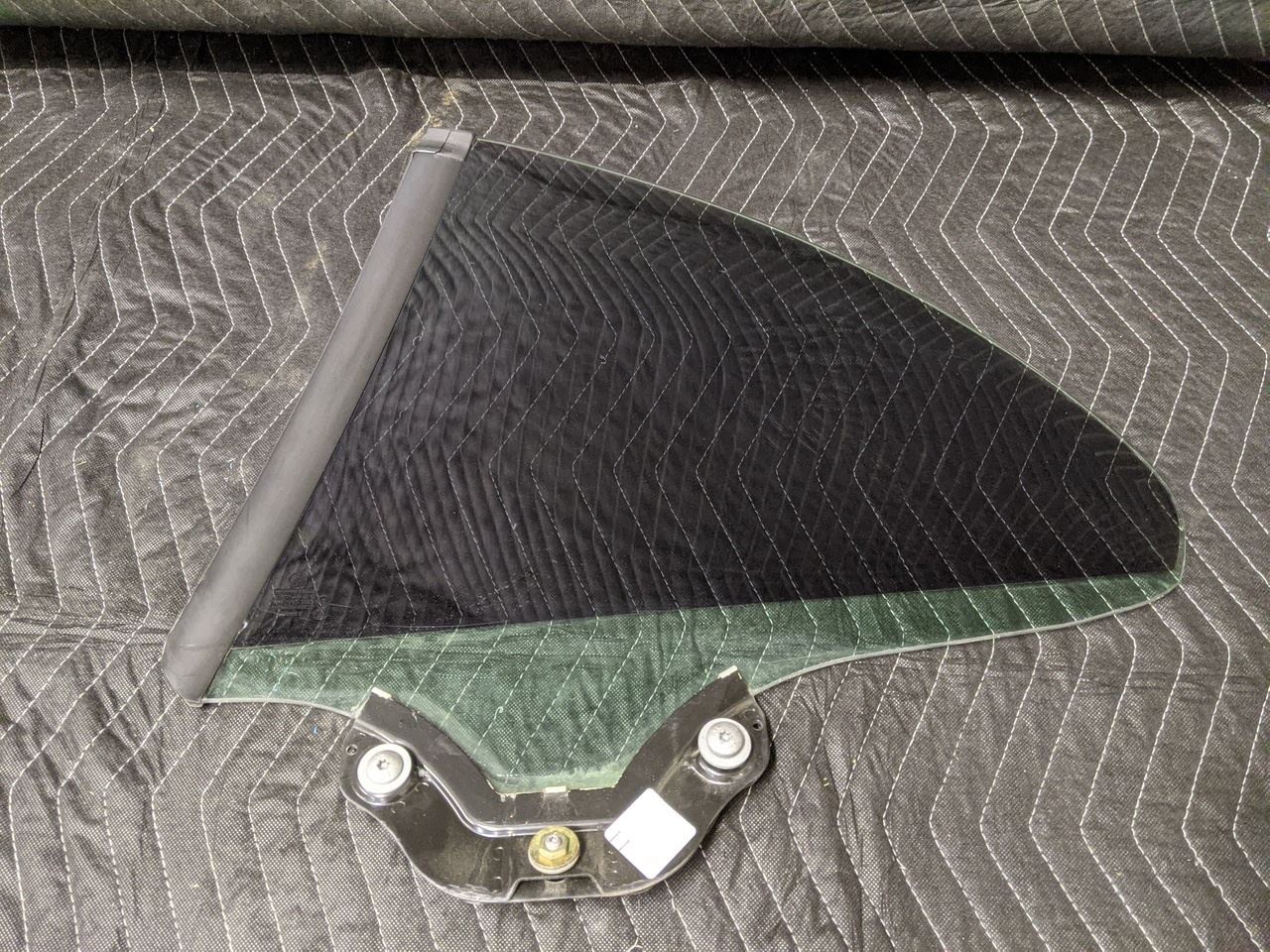 BMW E64 6-Series M6 Rear Side Window Glass Right 51357186644 | eBay