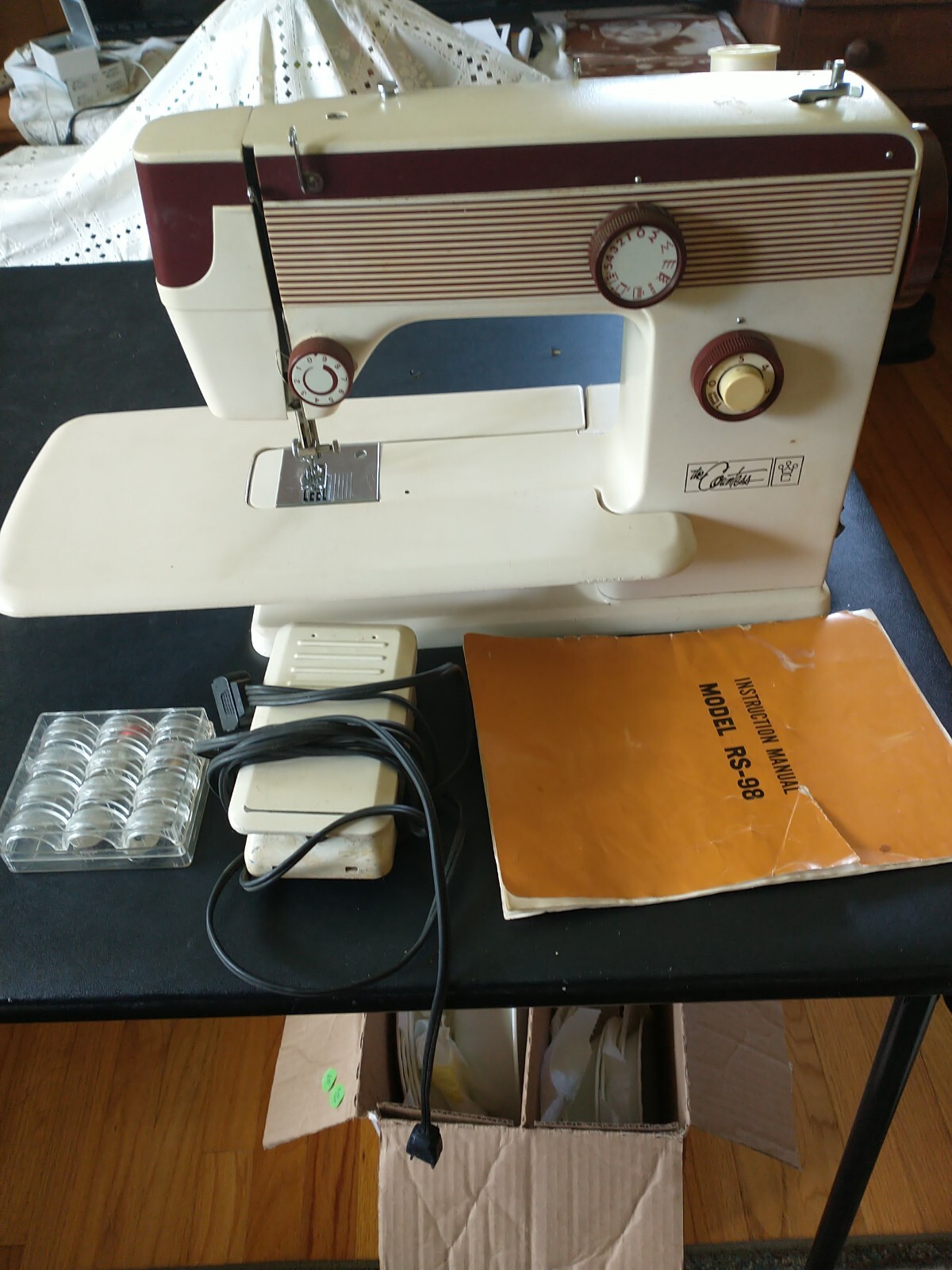 When was this vintage sewing machine made?? - Quiltingboard Forums