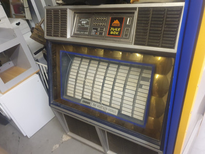Old Pub Jukebox ***PRICE DROP*** (includes all records inside ...