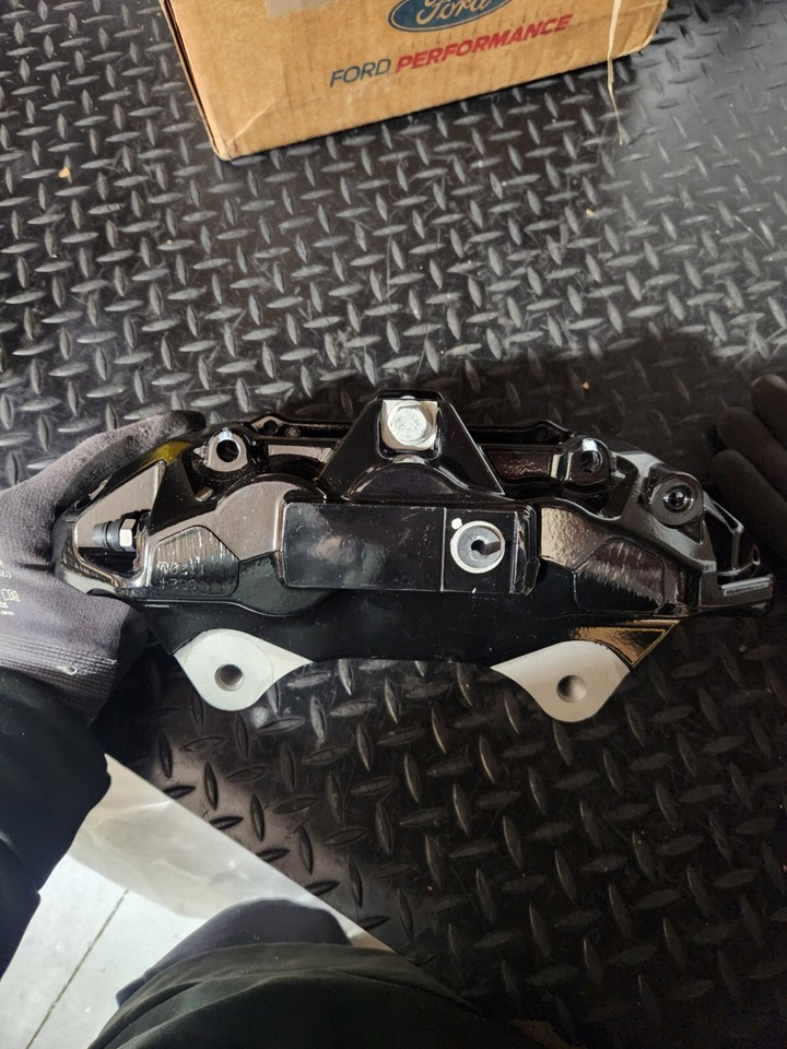 2013 2014 gt500 shelby mustang front rf passenger side brakes caliper ...