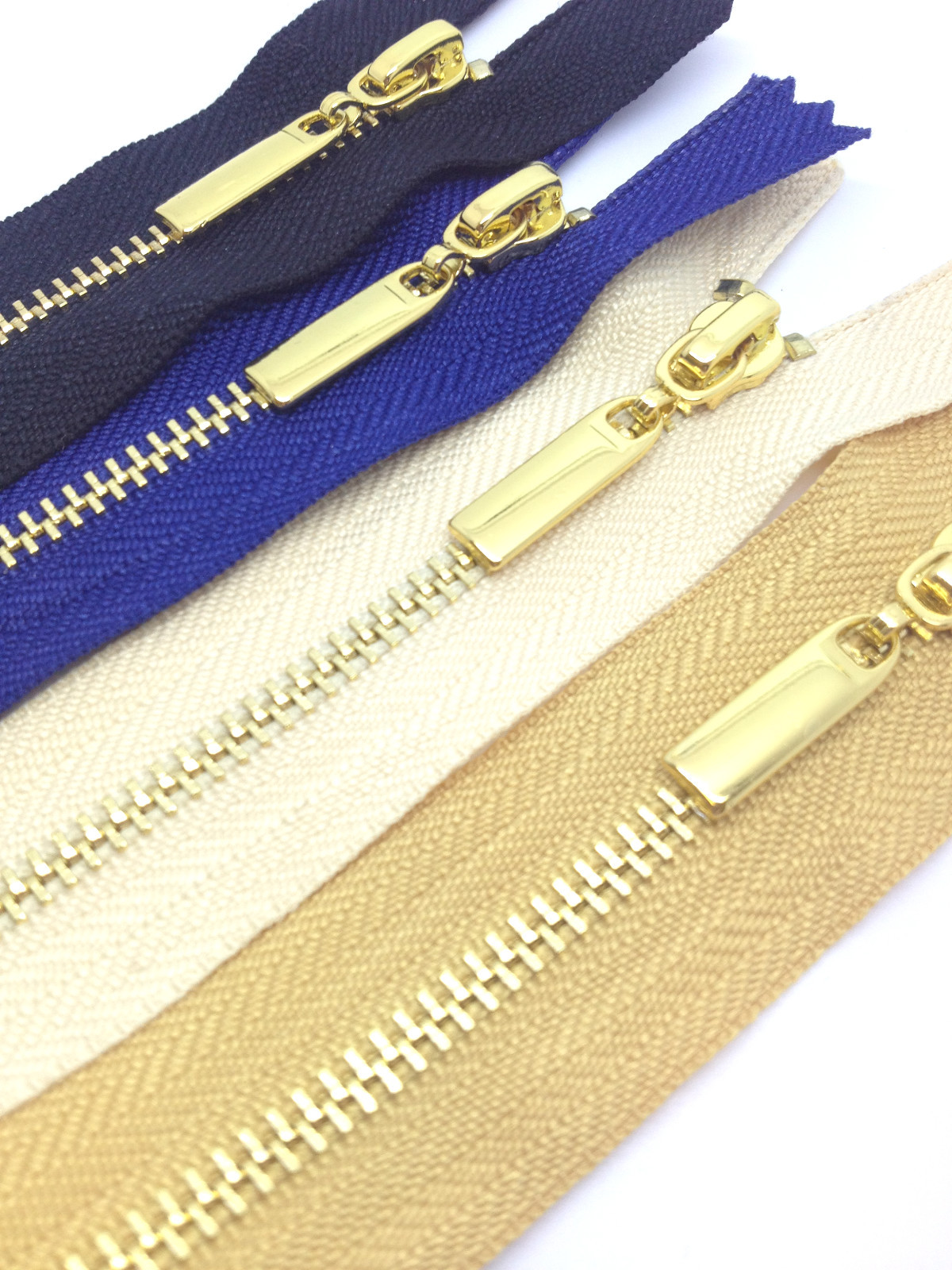 Metal Zips Gold Teeth No3 Weight Zip - Closed End - Black,White (3GCE ...