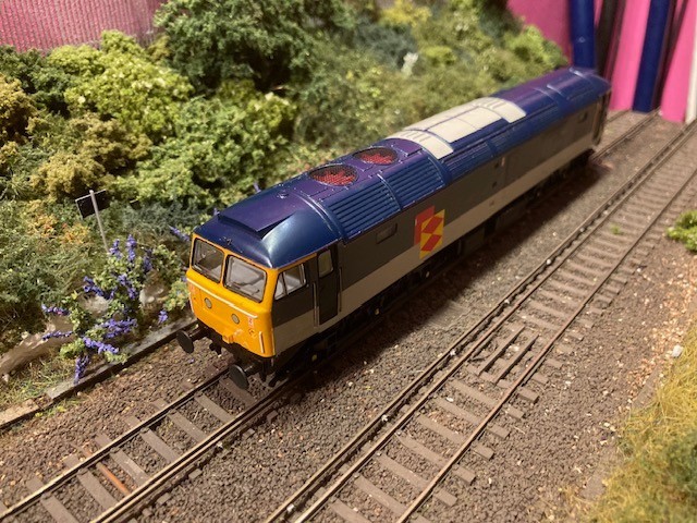 vitrains class 47 Railfreight Distribution v2039 | eBay UK