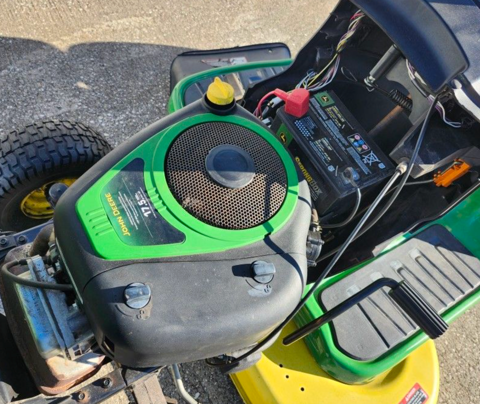 2018 John Deere E100 riding lawnmower, 17.5hp engine, 42" deck and auto ...
