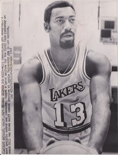 1968 Press Photo Wilt Chamberlain Wears Los Angeles Lakers Uniform for ...