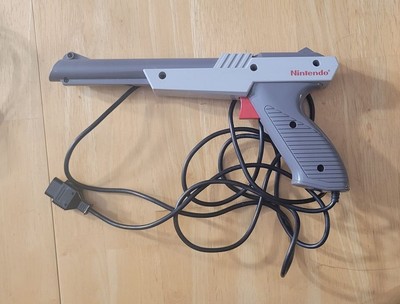 Nintendo NES Zapper Light Gun [Gray] NES-005 - Loose - Tested | eBay