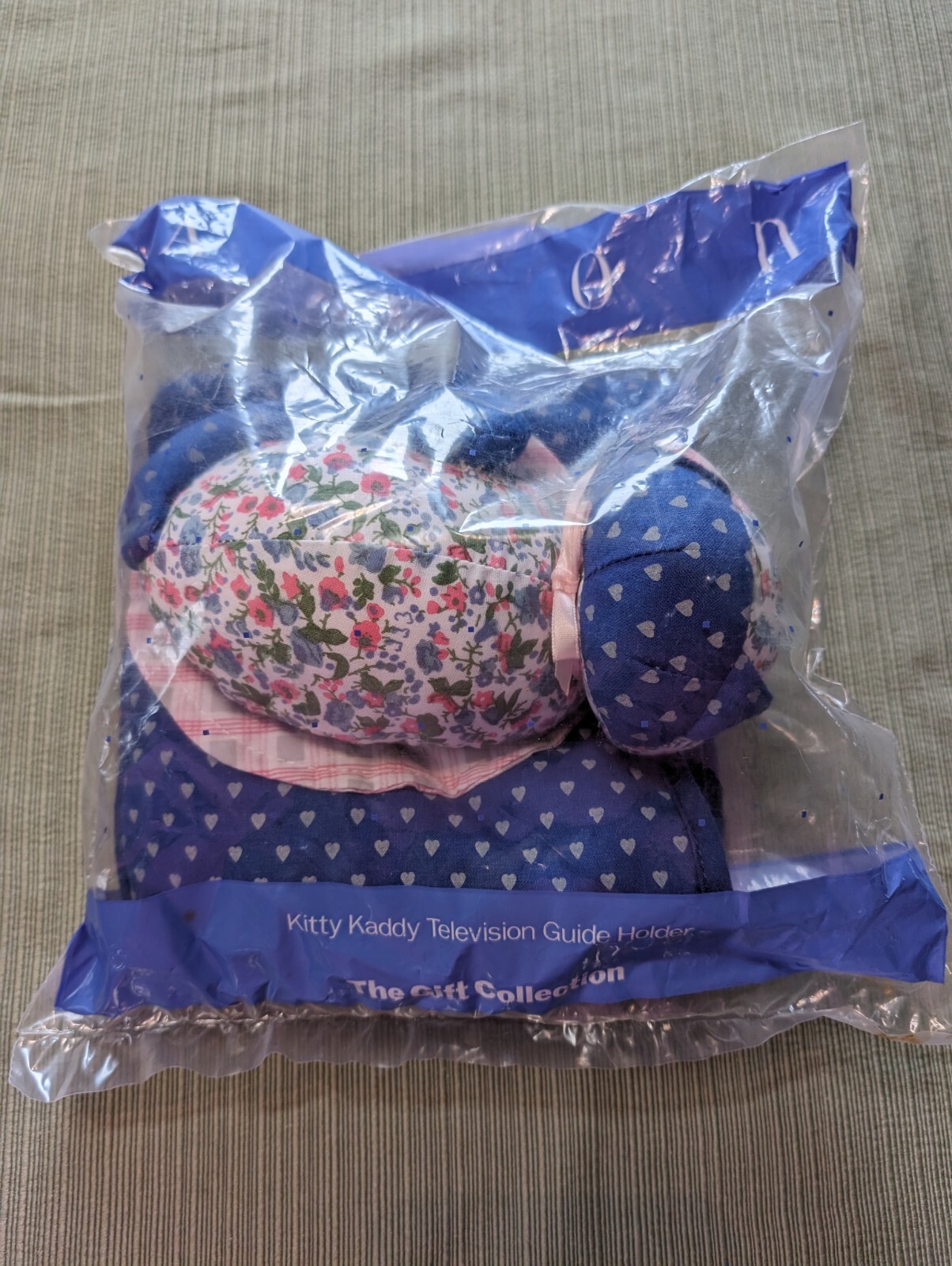 Avon Kitty Kaddy Fabric TV Guide Book & Remote Holder The Gift ...