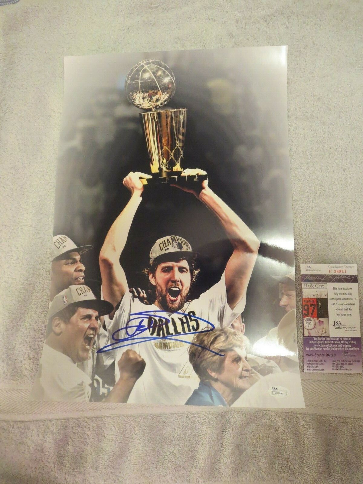 Dirk Nowitzki Autographed Memorabilia | Signed Photo, Jersey ...