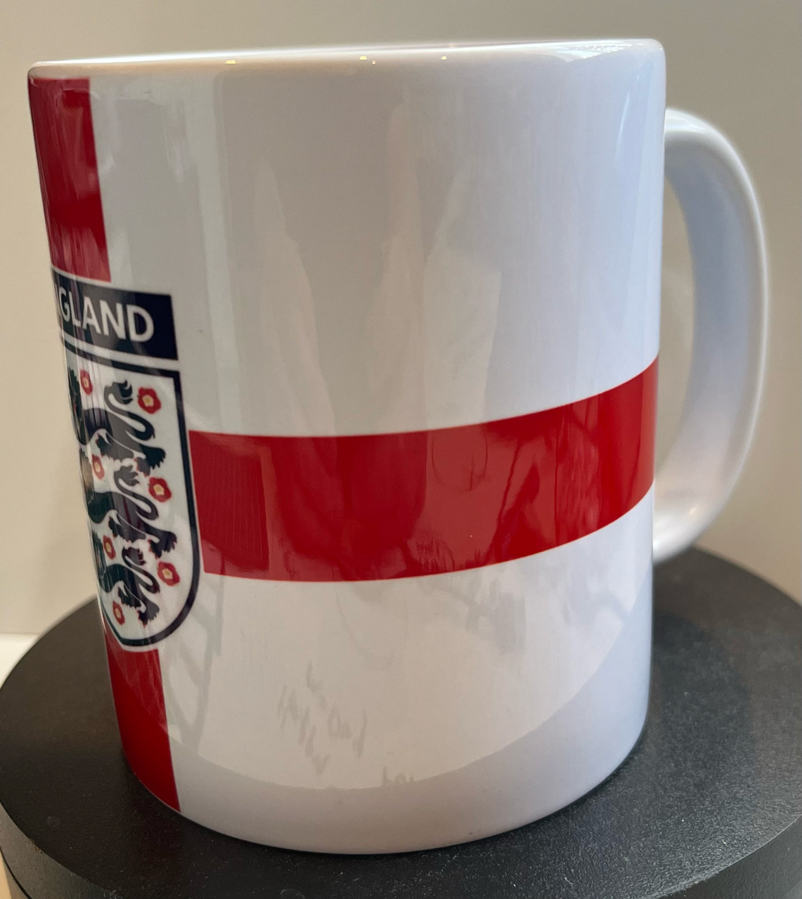 England 3 lions mugs, on St Georges flag. | Grelly UK