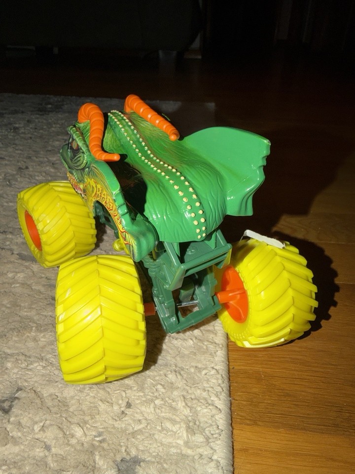 Monster Jam Truck 1:24 Scale DRAGON Die Cast True Metal Series 23 Spin ...