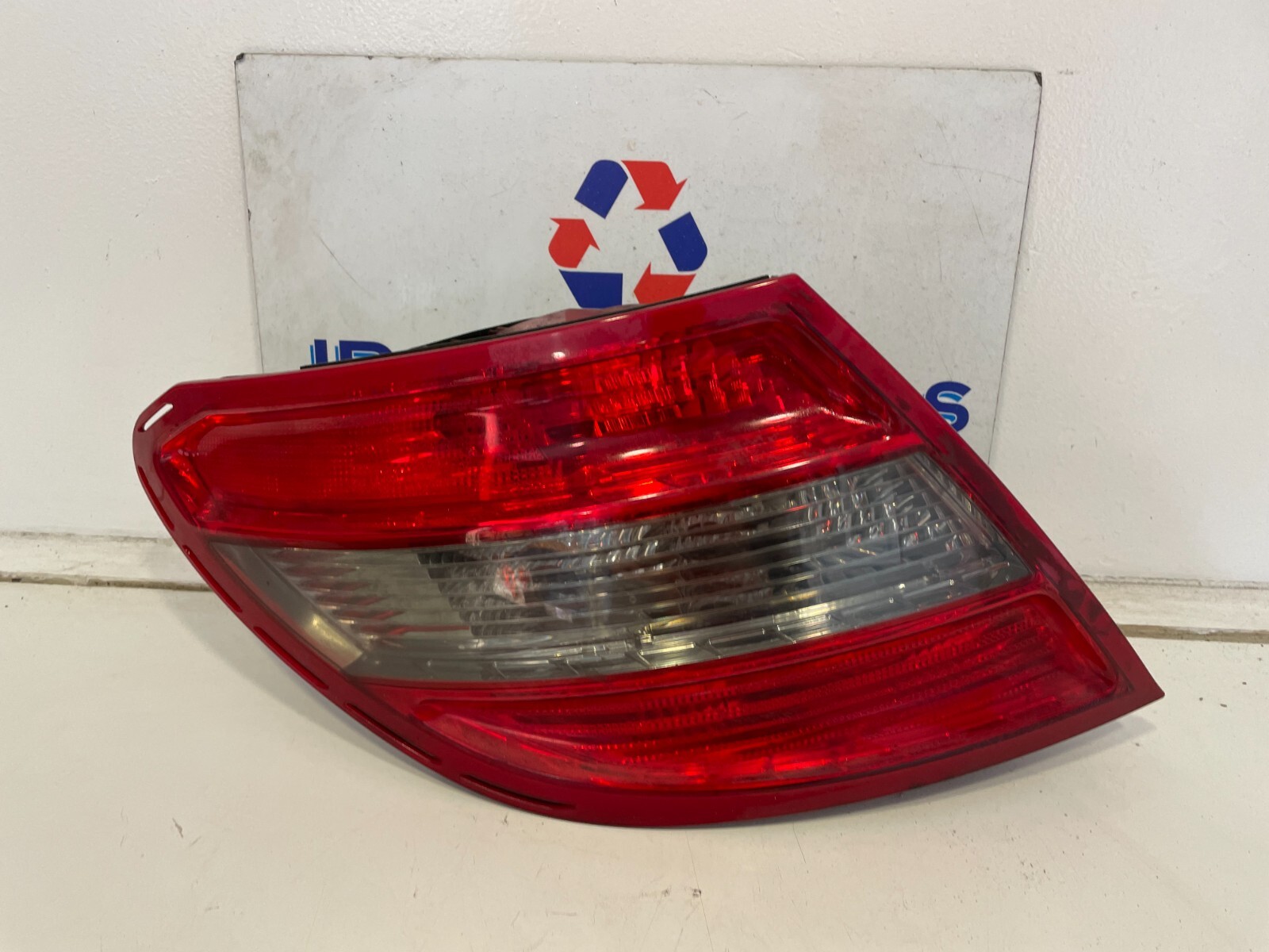 07-11 MERCEDES C CLASS W204 SALOON PASSENGERS SIDE LEFT REAR LIGHT ...