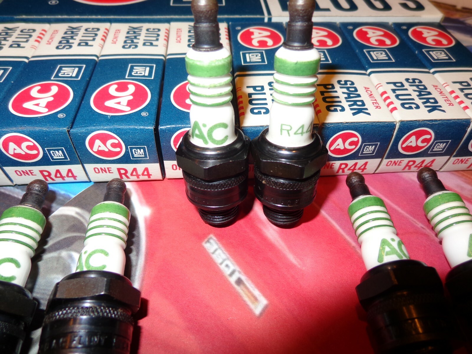 (8)....'NOS’ AC-R44 Spark Plugs w/Green Rings.....GM #5569993.....Made ...