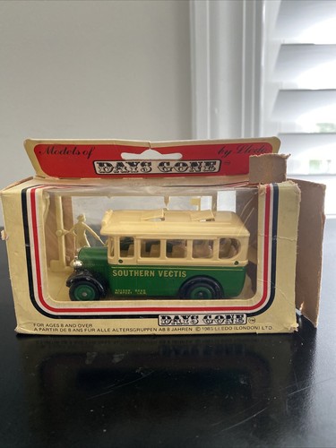 LLEDO Days Gone Southern Vectis Bus & Figures Die Cast Small Scale ...