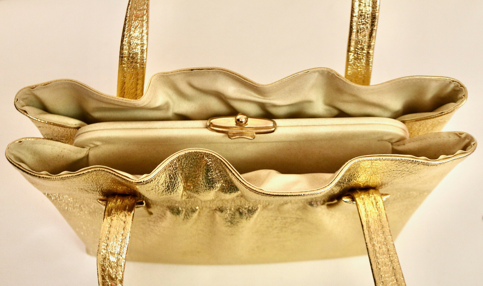 MCM mod metallic oversize gold vinyl handbag - Gem