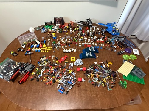 HUGE Lego Lot - Builds & Minifigures- Star Wars, Ninjago, Castle, Alien ...