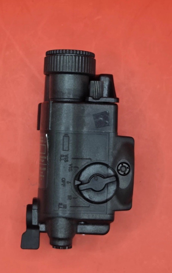 AN/ PEQ-14 Integrated IR/Visible Laser & White Light IR ILLUMINATOR ...