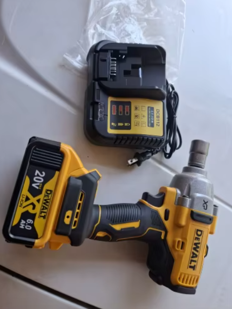 DEWALT DCF900 20V MAXXR 1/2" High Torgye lmpact Wrench (Charger and ...