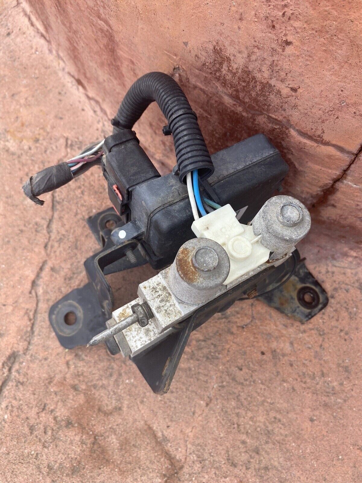 2000-2001 Dodge Ram 1500 ABS Anti-Lock Brake Pump Assembly Rear Wheel ...