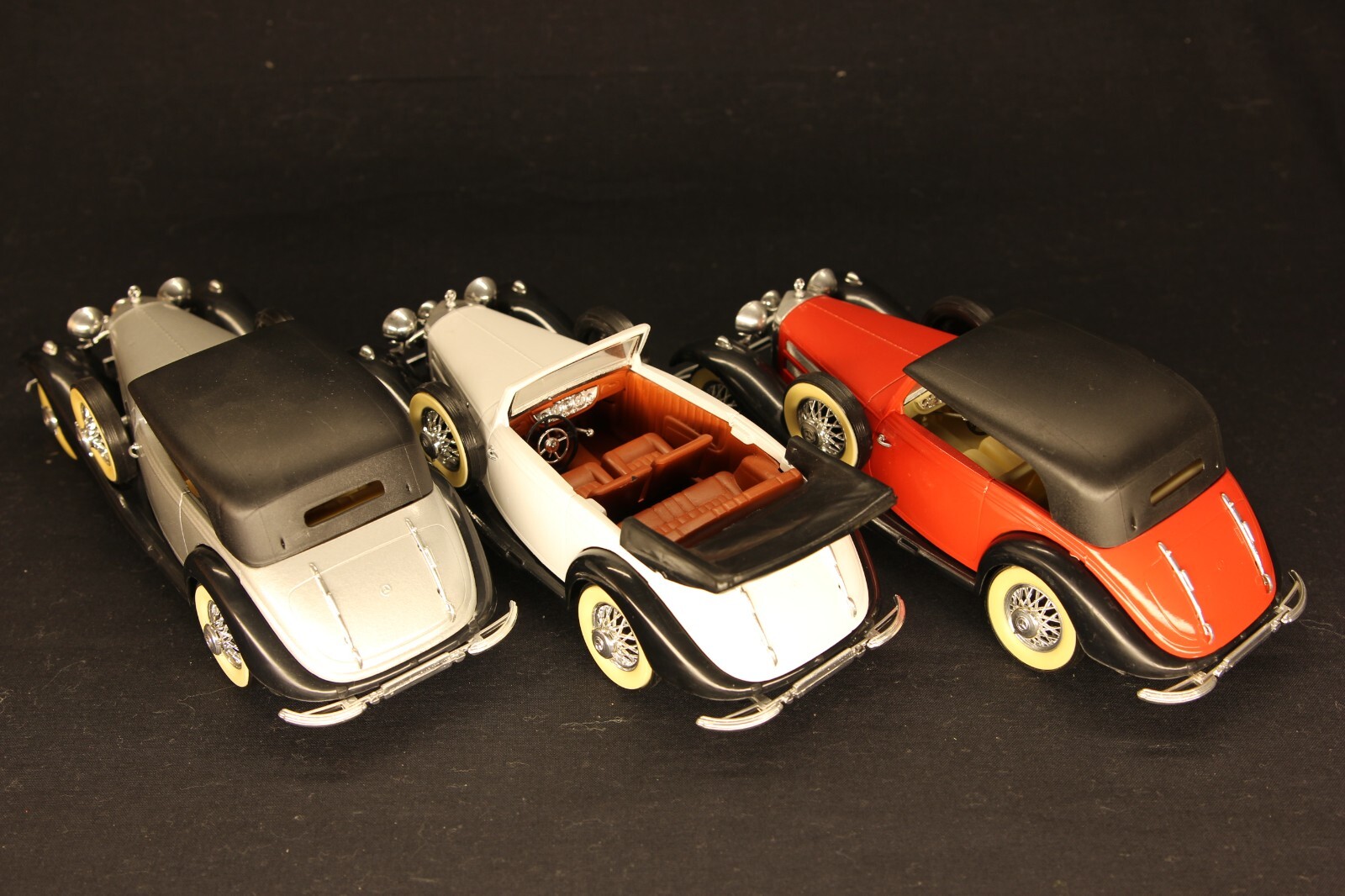 Mira set of 3 car models Mercedes-Benz 540K 1:24 1x red + 1x siver + 1x ...