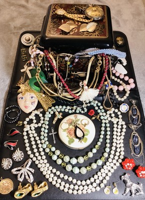 VTG Huge 2 L Laquered Jewelry Box Lot-Coro Trifari Compact Monet Rosary ...