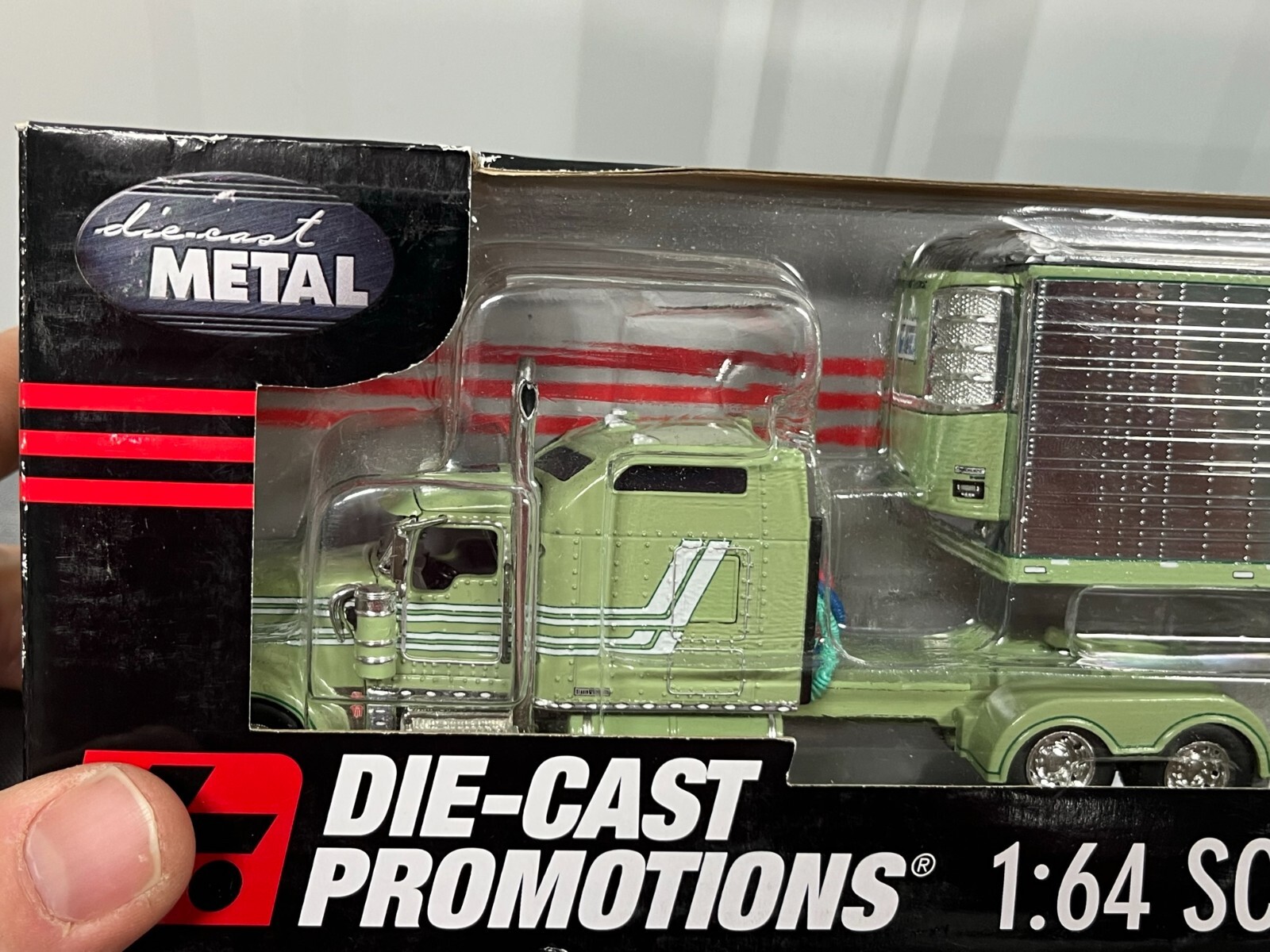 LARGECAR Model Builder Kenworth W900 CHROME Reefer DCP 1:64 NIB 33892 ...