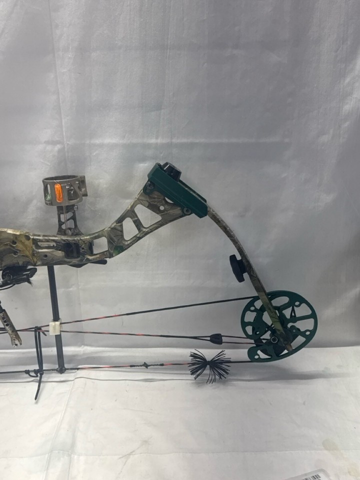 Darton Pro 1000 COMPOUND BOW 50-60LB RH WITH VIPER VENOM 4 PIN SIGHT ...