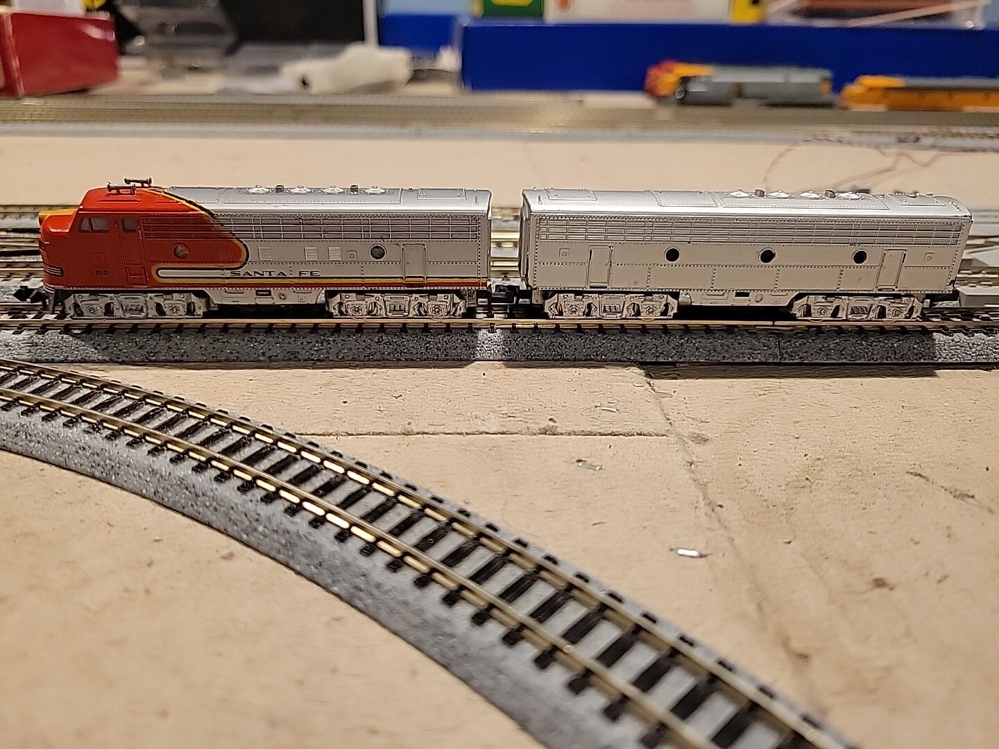 N SCALE DIESEL LOCOMOTIVES TRIX F7 POWERED A-UNIT UNPOWERED UNLETTERED ...