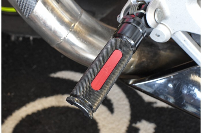 Paar Hintere Fußrasten Schwarz-Rot 9cm YAMAHA YZF R6 YZF-R6 RJ15 2008 ...