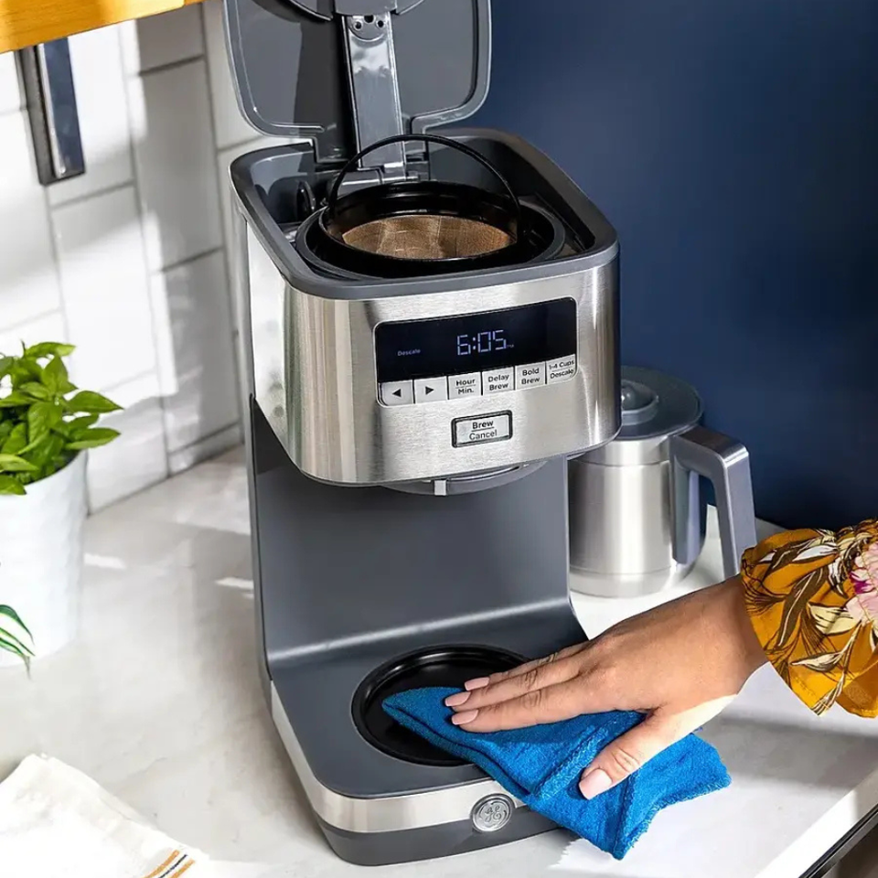 GE - 10 Cup Programmable Coffee Maker with Single Serve and Thermal ...