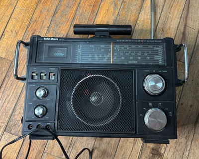 Radio Shack SW100 12-649 Multiband Receiver Shortwave AM/FM Tested ...