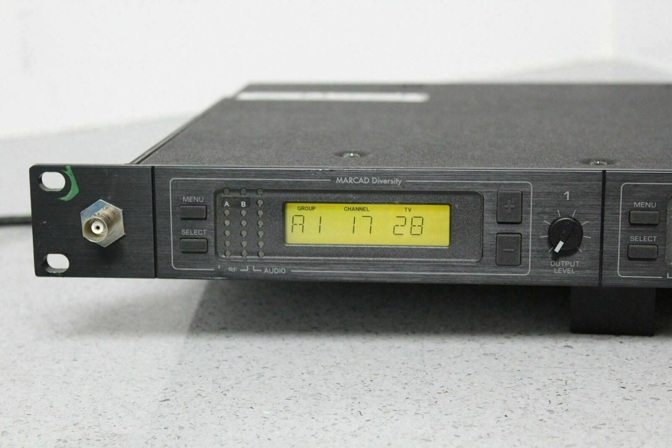 Shure U4D-J4 554-584 MHz Dual Channel Wireless Microphone Receiver ...